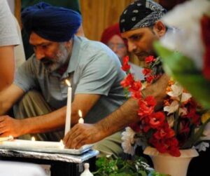 What happens when someone dies in Sikhism? Do Sikh burn their dead bodies? How do Sikhs do Antim ...