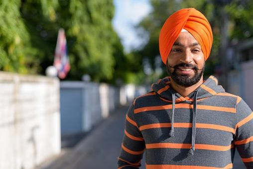 What is the significance of the different colors of the Sikh's turbans ...