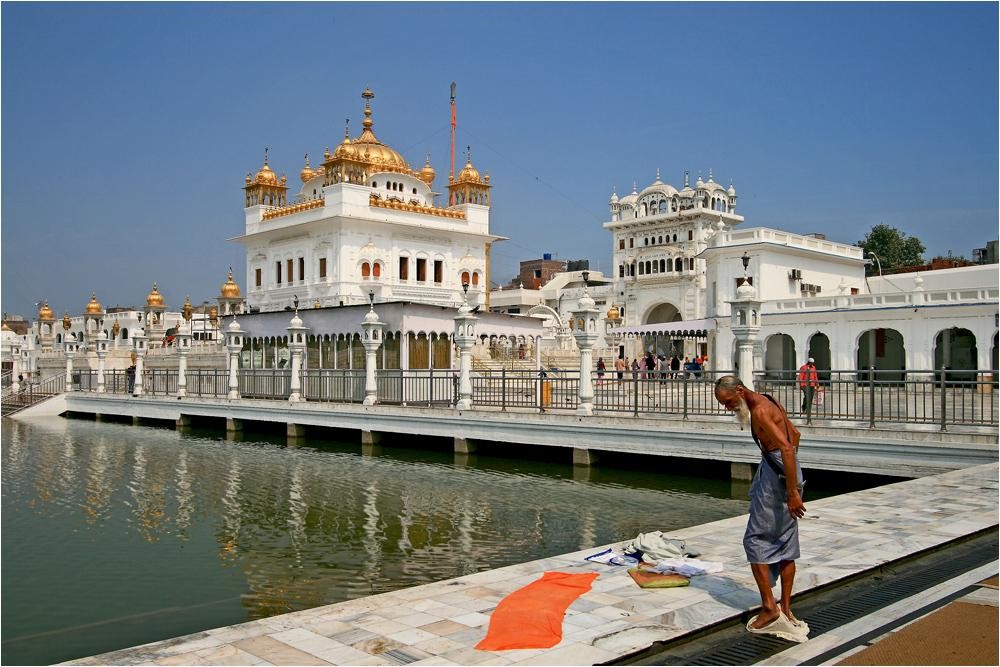 Sarovar, built around the Gurudwara and its significance - SikhHeros ...