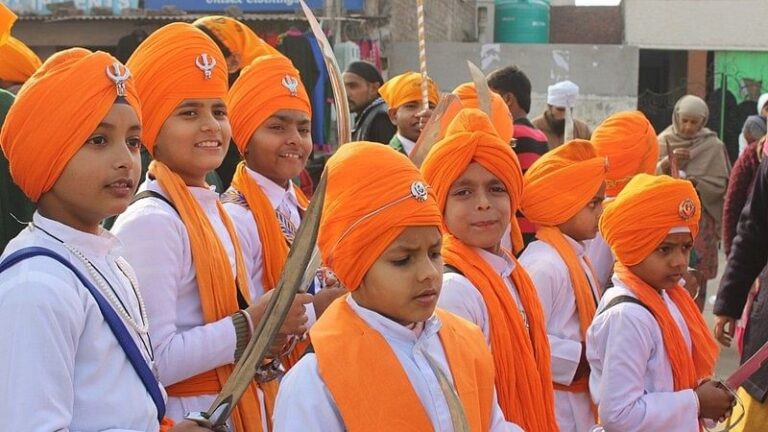 Who Are The Sikhs? What Is Sikhism | What is the history of Sikhs ...