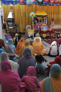 Reasons why Sikhs don't shave their beards or cut their hair ...